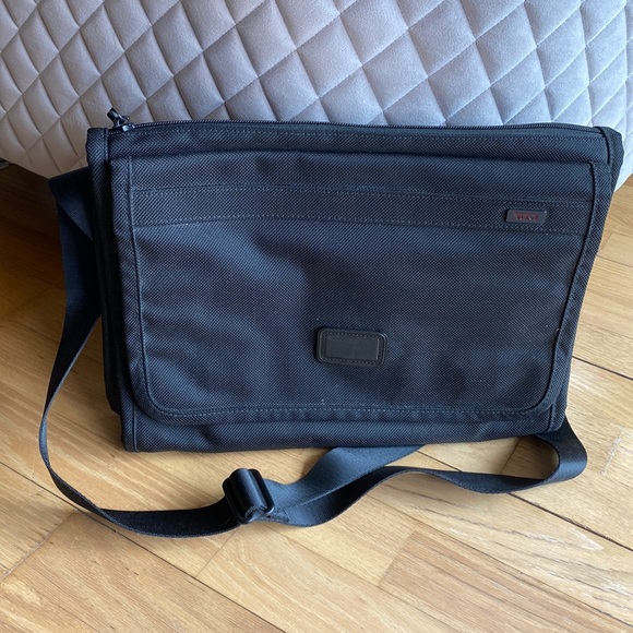 Tumi | Bags | Rarely Used Tumi Notebook Bag With Phone Pockets And ...